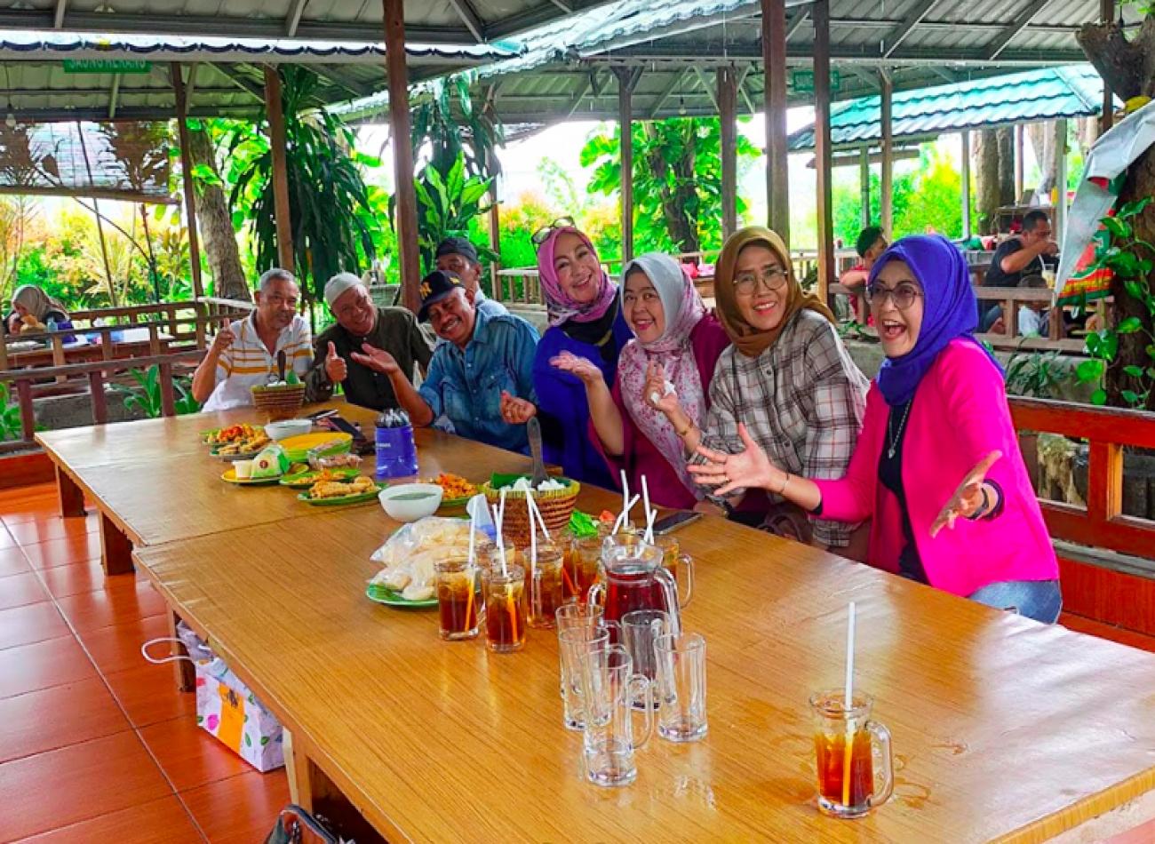 Bambu Oju Seafood & Resto merupakan salah satu tempat destinasi wisata ...