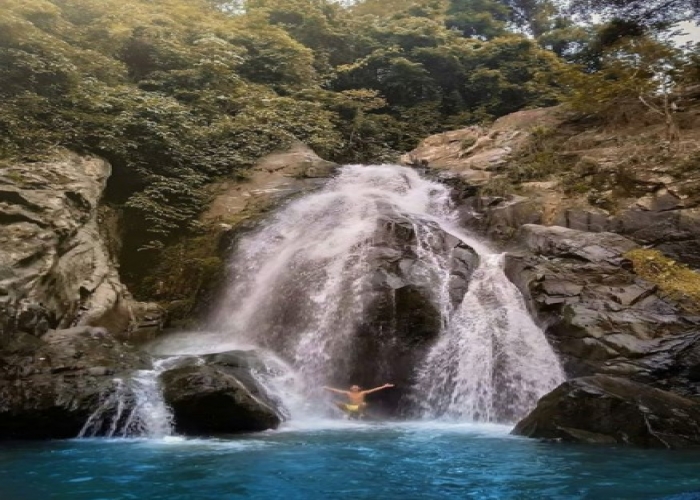 Curug Rahong merupakan salah salah destinasi wisata yang menampilkan ...