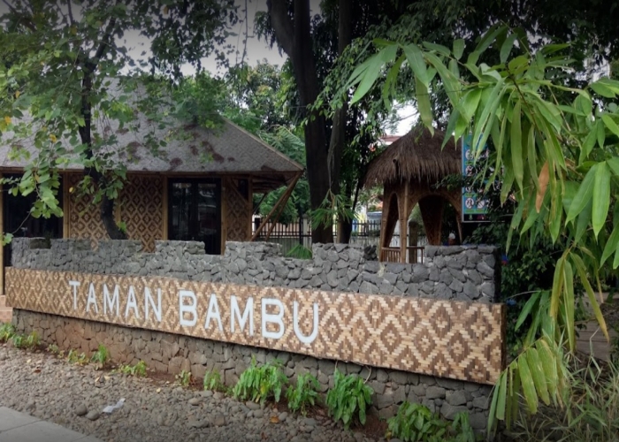 Taman bambu memiliki berbagai dekorasi dan karya olahan bambu dengan ...