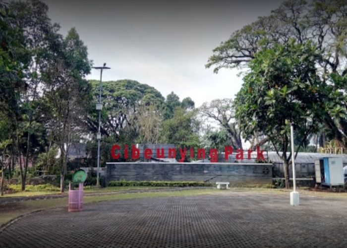 Taman Cibeunying merupakan salah satu taman di tengah kota Bandung yang ...