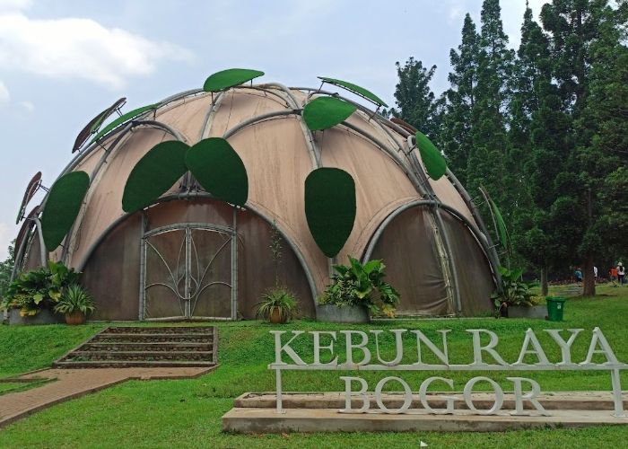 Kebun Rayaa Bogor merupakan salah satu ikon wisata Kota Hujan dan ... Kebun Rayaa Bogor merupakan salah satu ikon wisata Kota Hujan dan ...